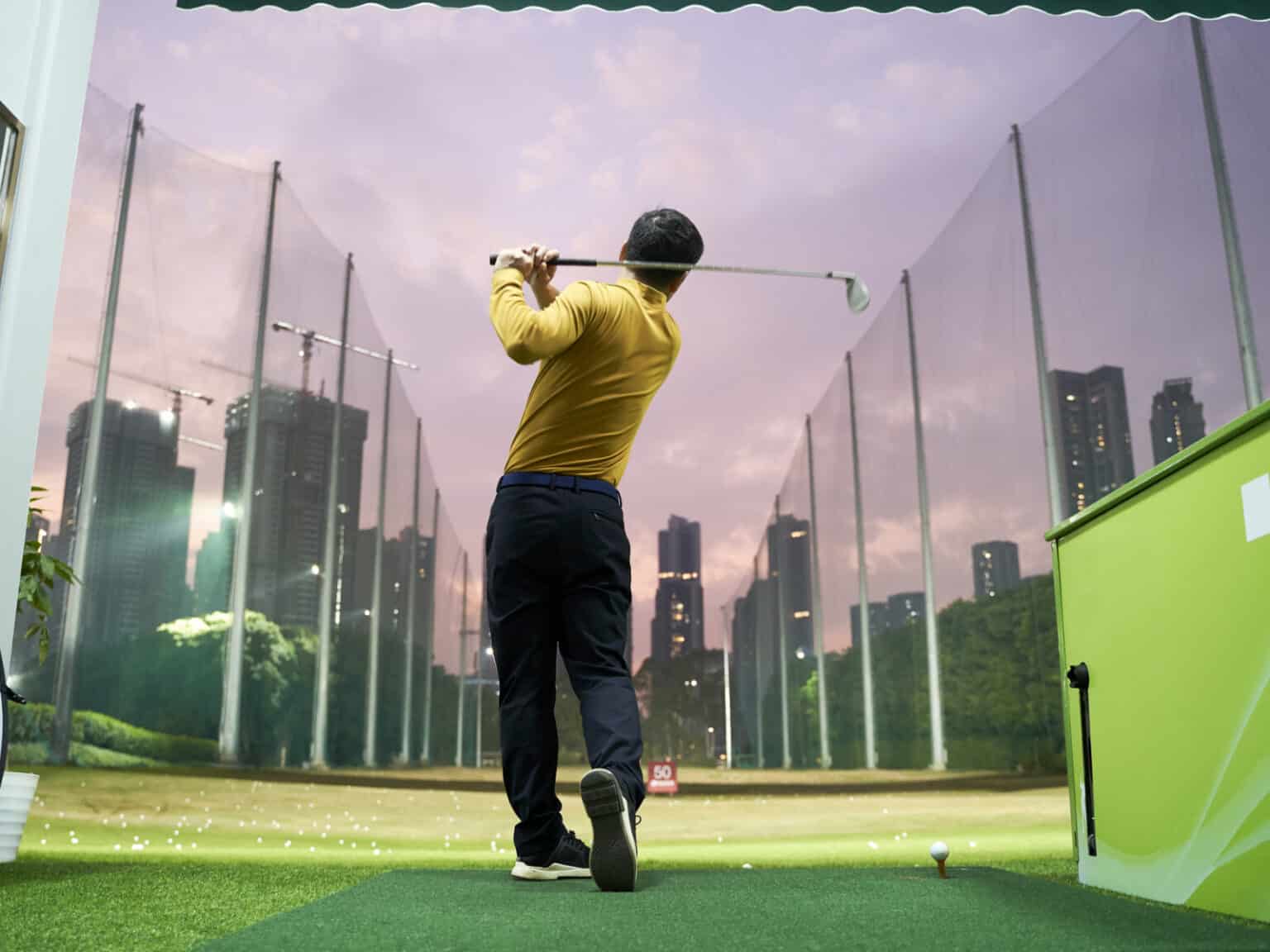 Golf Simulator vs. Driving Range For Practice