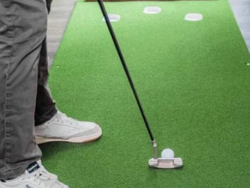 How Does Putting Work on A Golf Simulator?